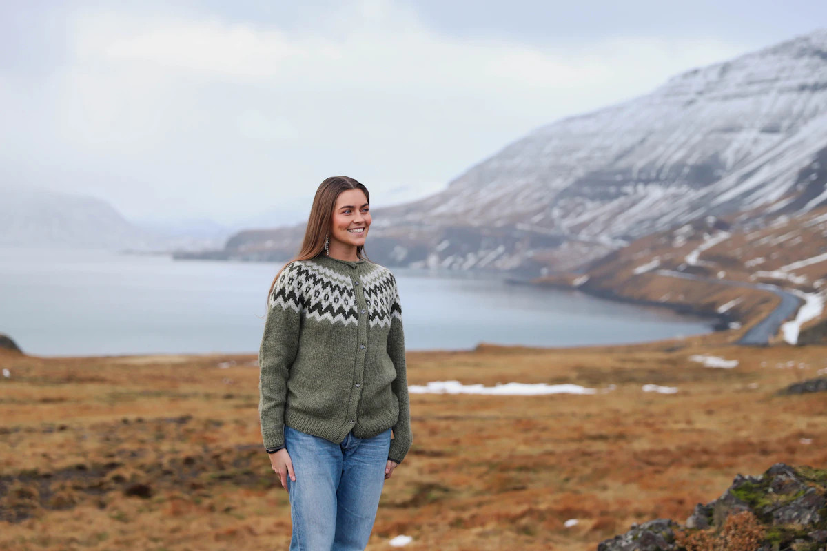 Icelandic Wool Sweaters – Traditional Nordic Patterns