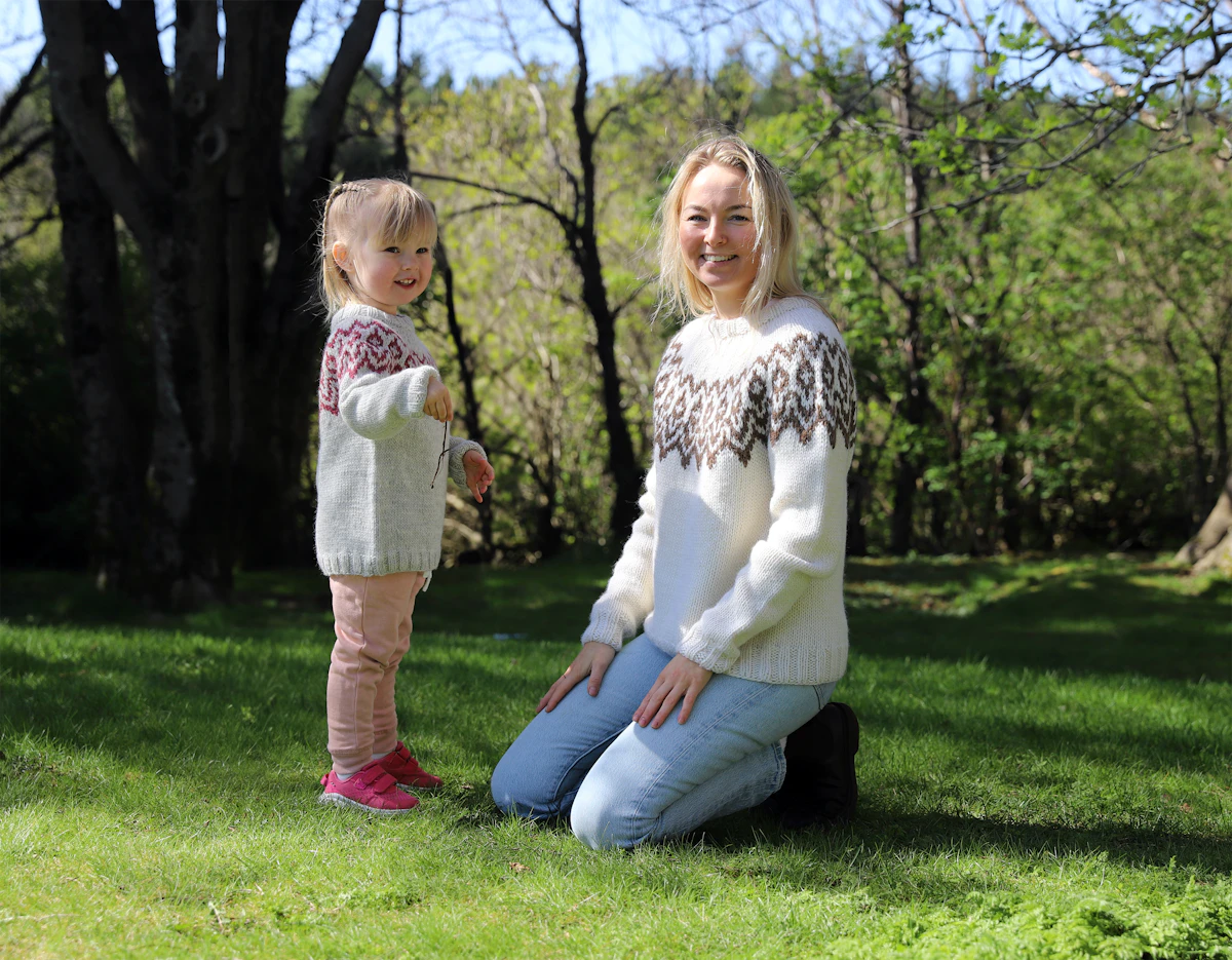 Find yarn knitting patterns for winter clothing and outdoor wear